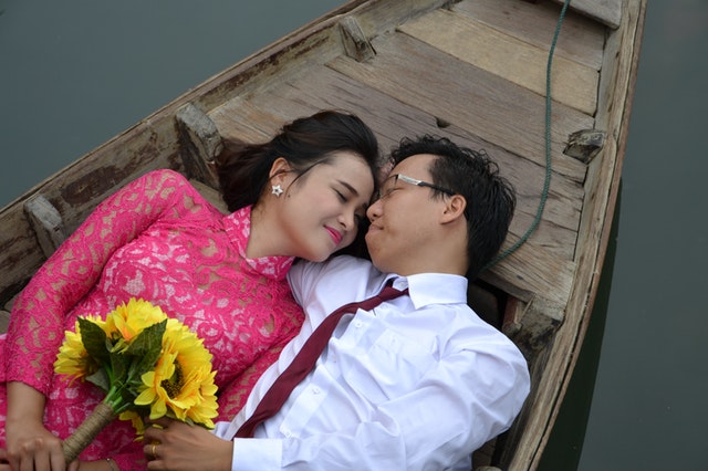 The Subtle Cues of Flirting Behavior – Behavioral Inquiry